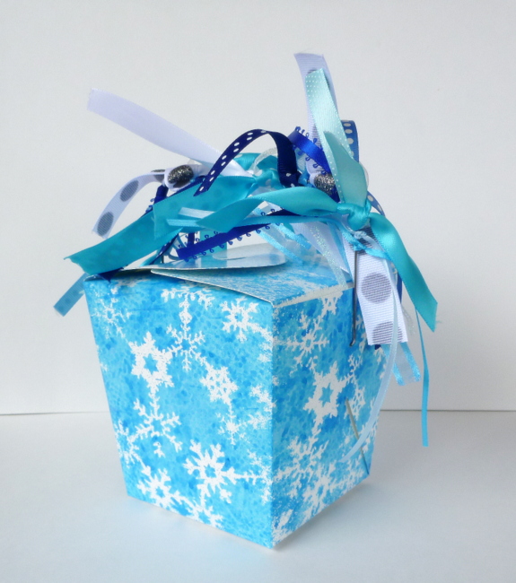Tando Creative: Snowflake Gift Box