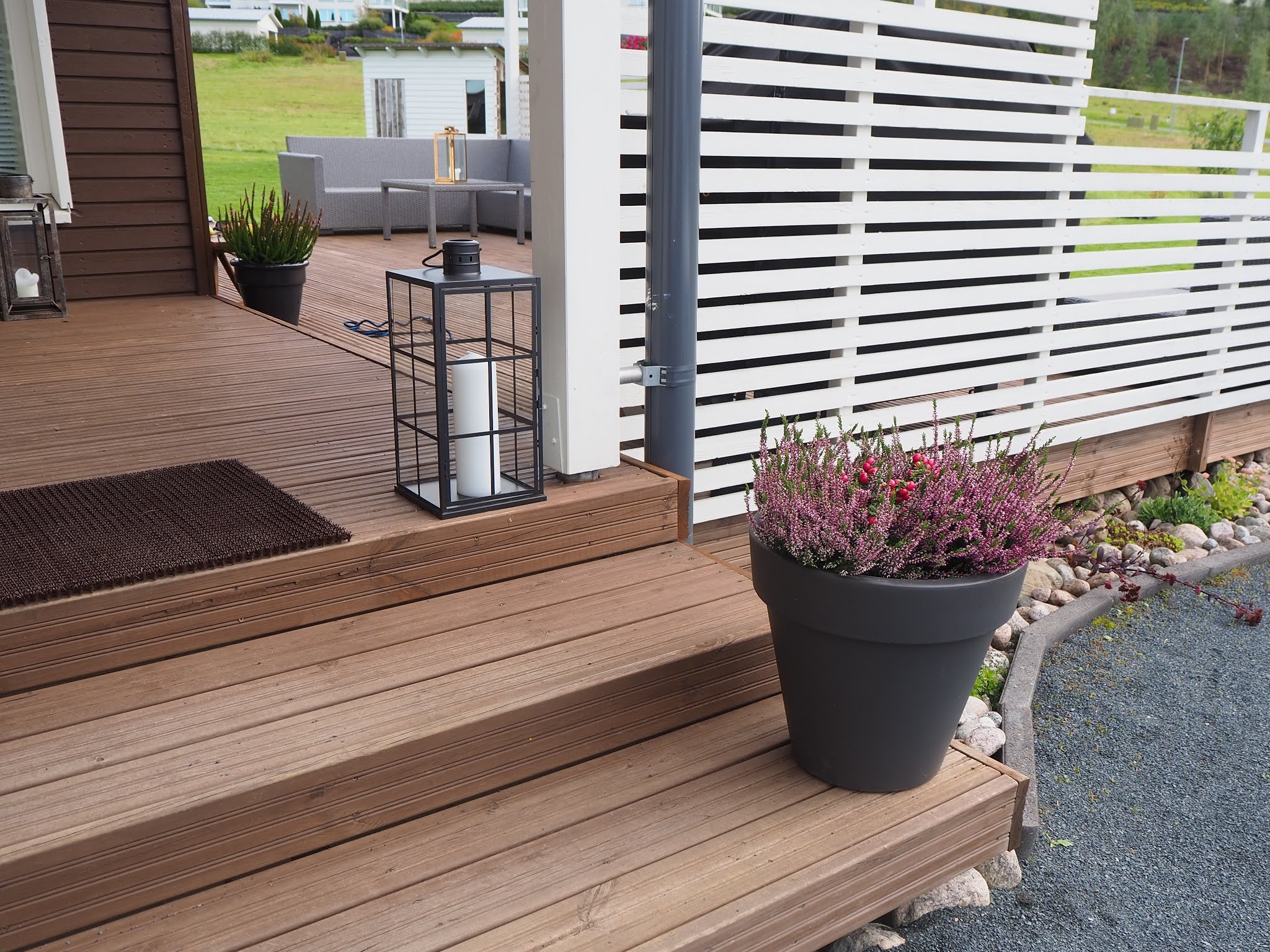 Home at beach: Pari sanaa pihasta ja terassista