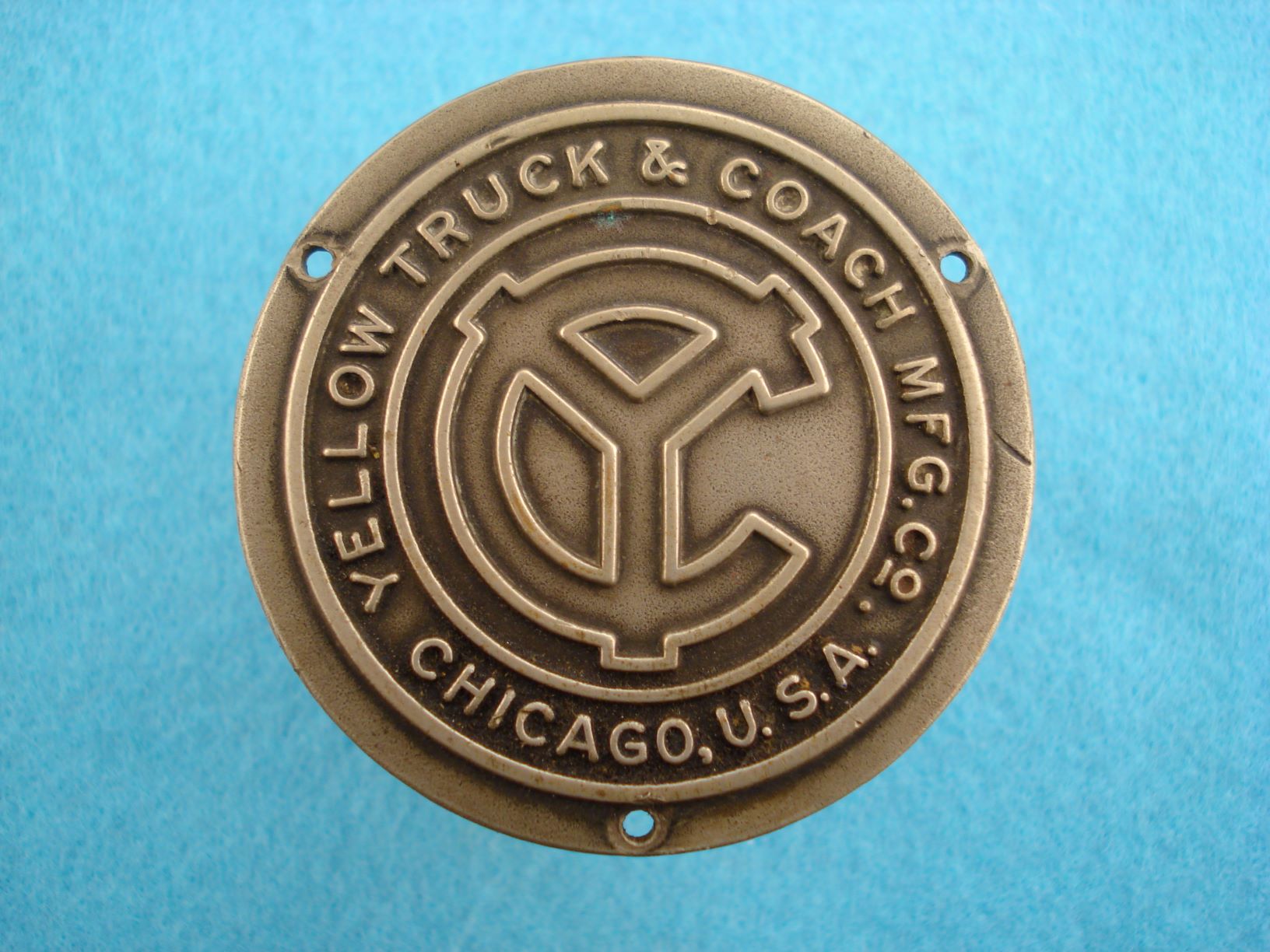 American Auto Emblems: YELLOW COACH/GM COACH