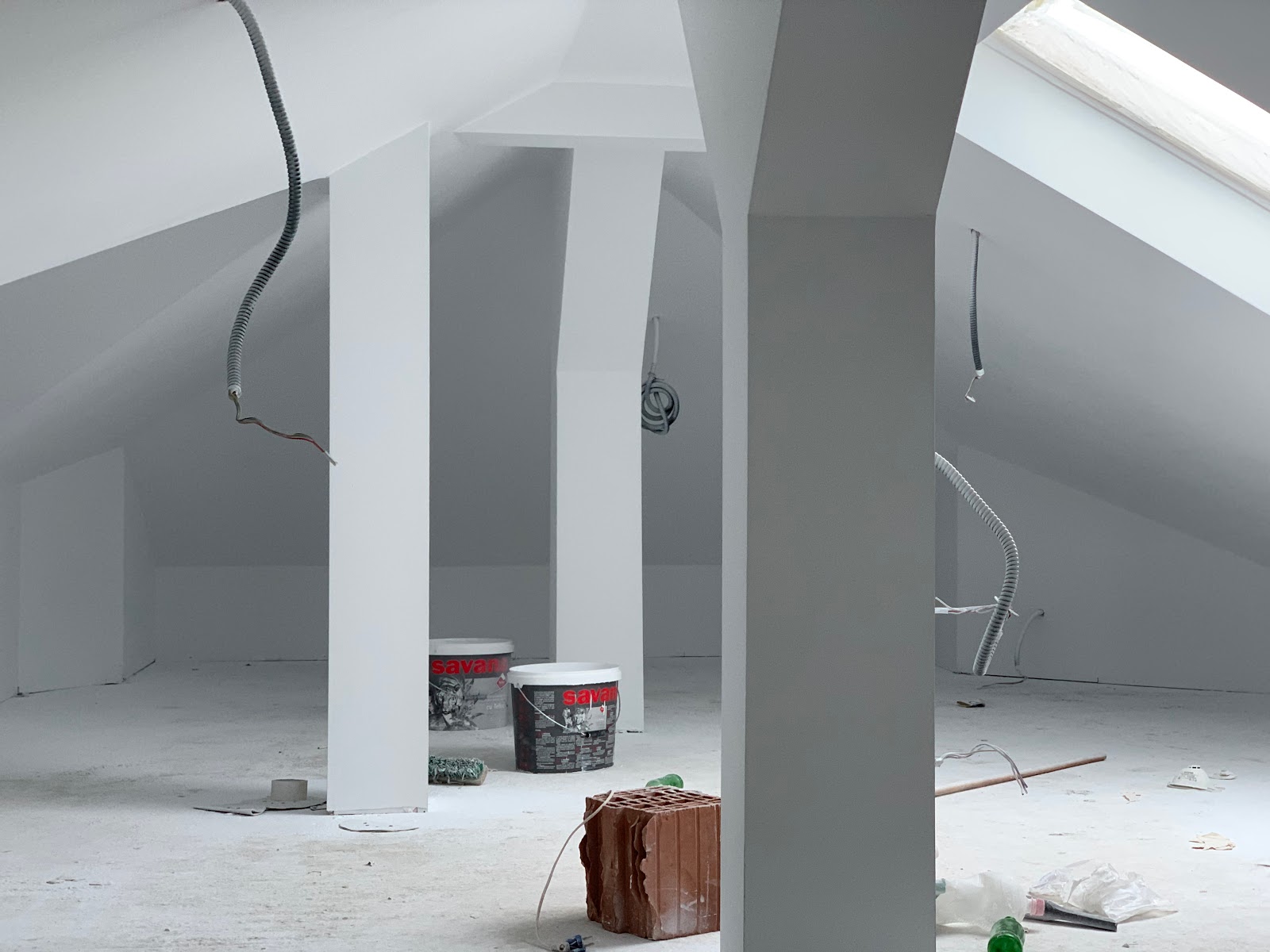 Amenajari interioare pereti rigips montaj tavane gips carton zugraveli ...