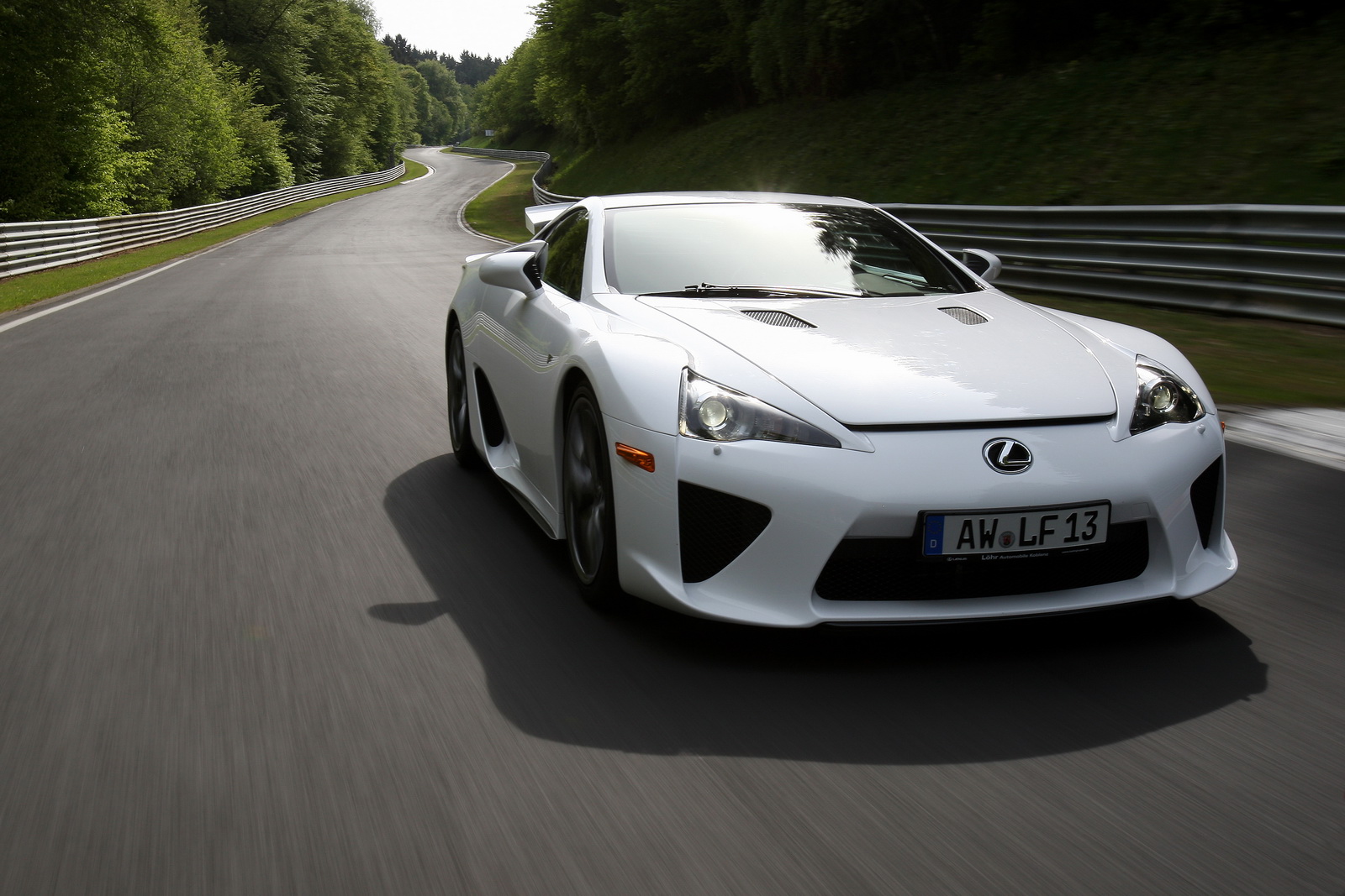 Premiere at Nürburgring : First LEXUS LFA delivered in Germany