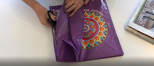 How to Make a Sit-Upon Using a Reusable Shopping Bag