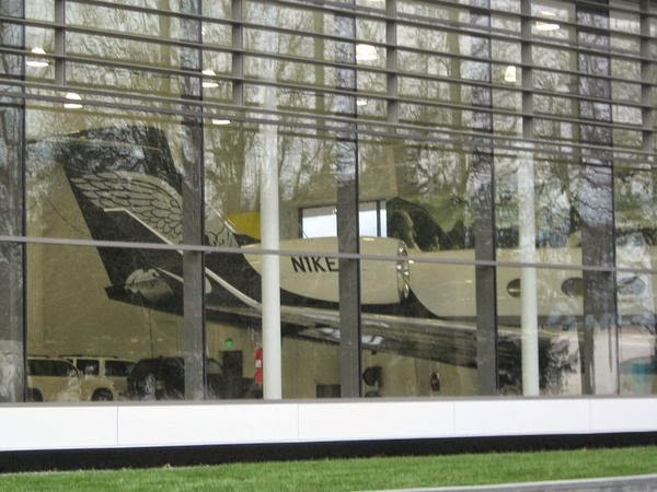 Kathryn's Report: IN PICTURES: Nike co-founder Phil Knight's new flight ...