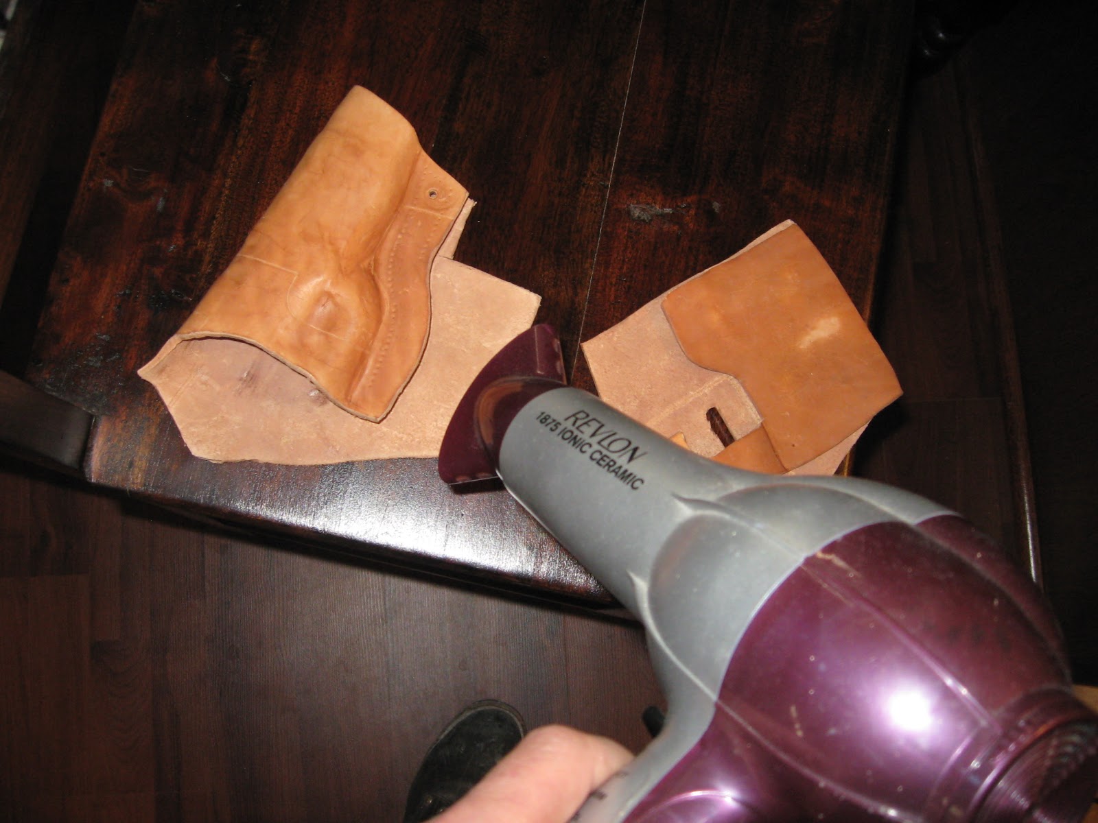 Den of the Wolfman: Holster Making 101, Round 4