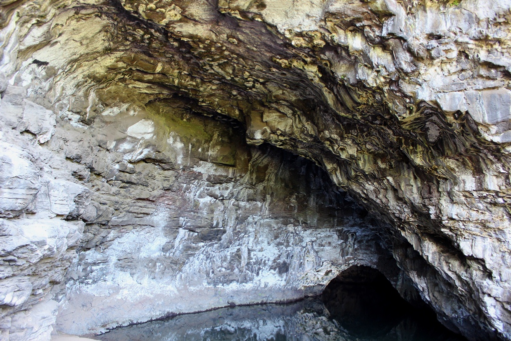 Doug's photo site: Kaua'i: Waikanaloa Wet Cave