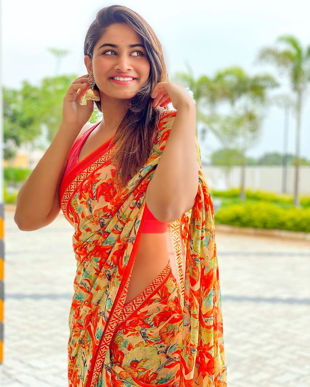 Tv Serial Actress Shivani Narayanan Hot Saree Photos