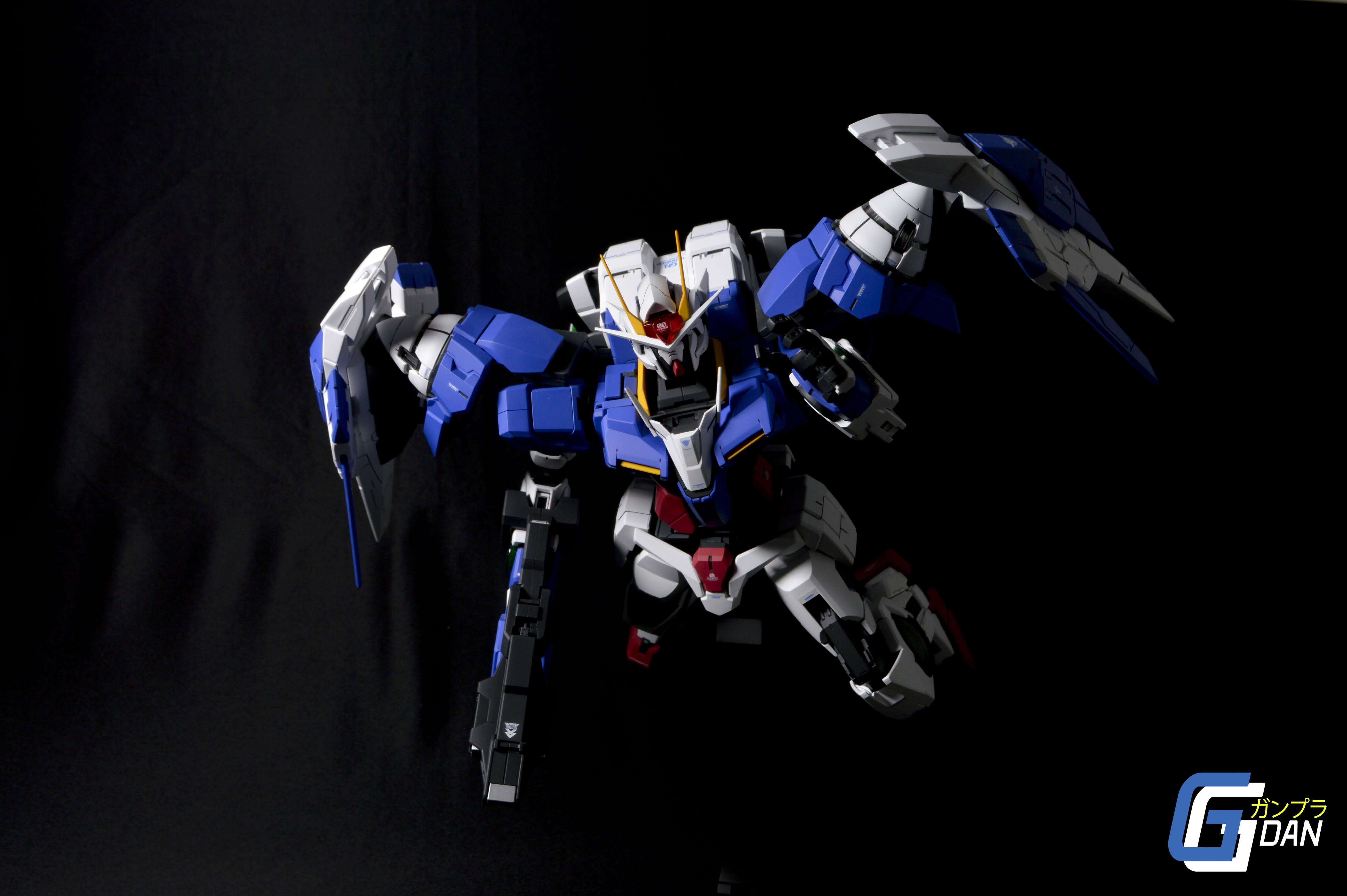 Perfect Grade Gundam 00 Raiser