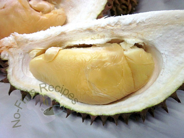 Durian Ice Popsicles 榴莲冰棒。 | onde-onde