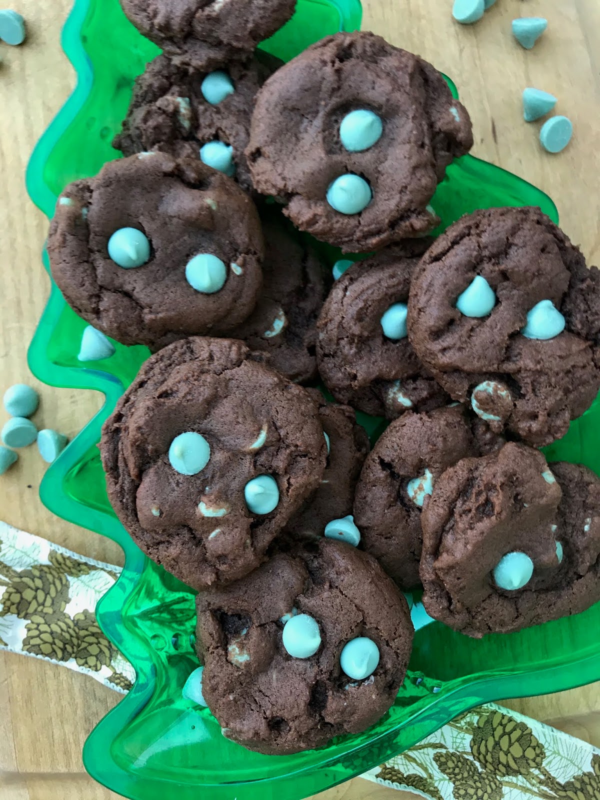Savory Moments: Chewy chocolate mint chip cookies