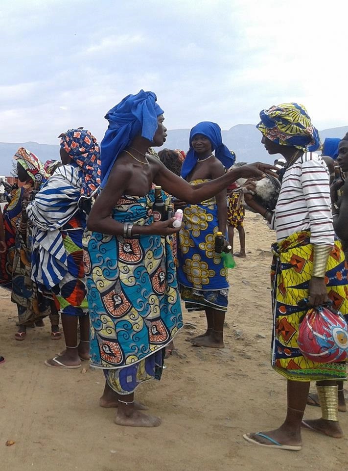 UM APANHADO DA CULTURA DO POVO ‘MUCUBAL’ DE ANGOLA « Revista Òmnira