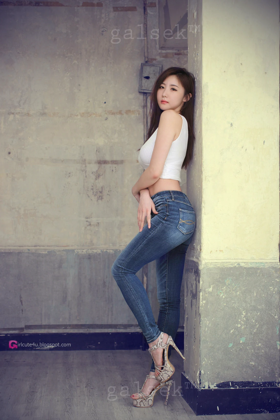 Yeon Da Bin - White Top & Jeans - Cute Asian Girls