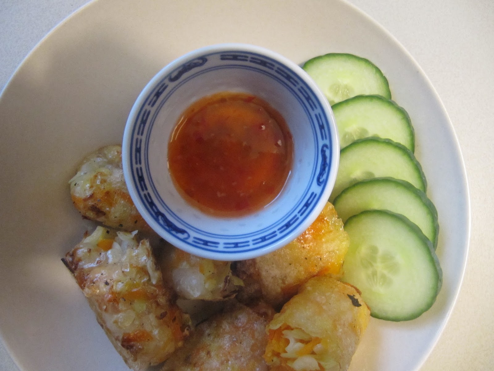 ANOUKIAANS KOKEN: VEGETARISCHE LOEMPIAATJES VAN RIJSTPAPIER