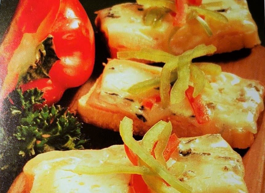 Le Chef Pierre D'Iberville: Baked Roquefort Slices (Open sandwiches)