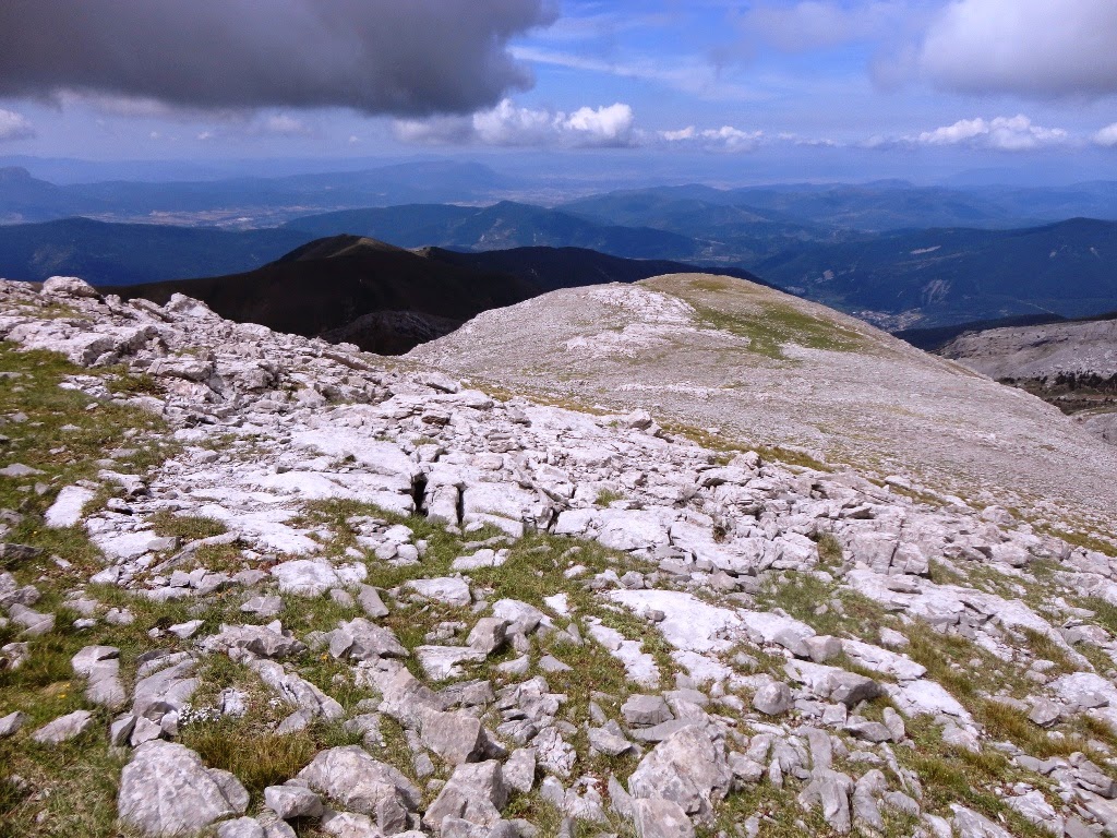 Montesymasdebucuesa: 48-14. SAMOLA BAJA DESDE LA FUENTE DEL PACO. 5-7-2014.