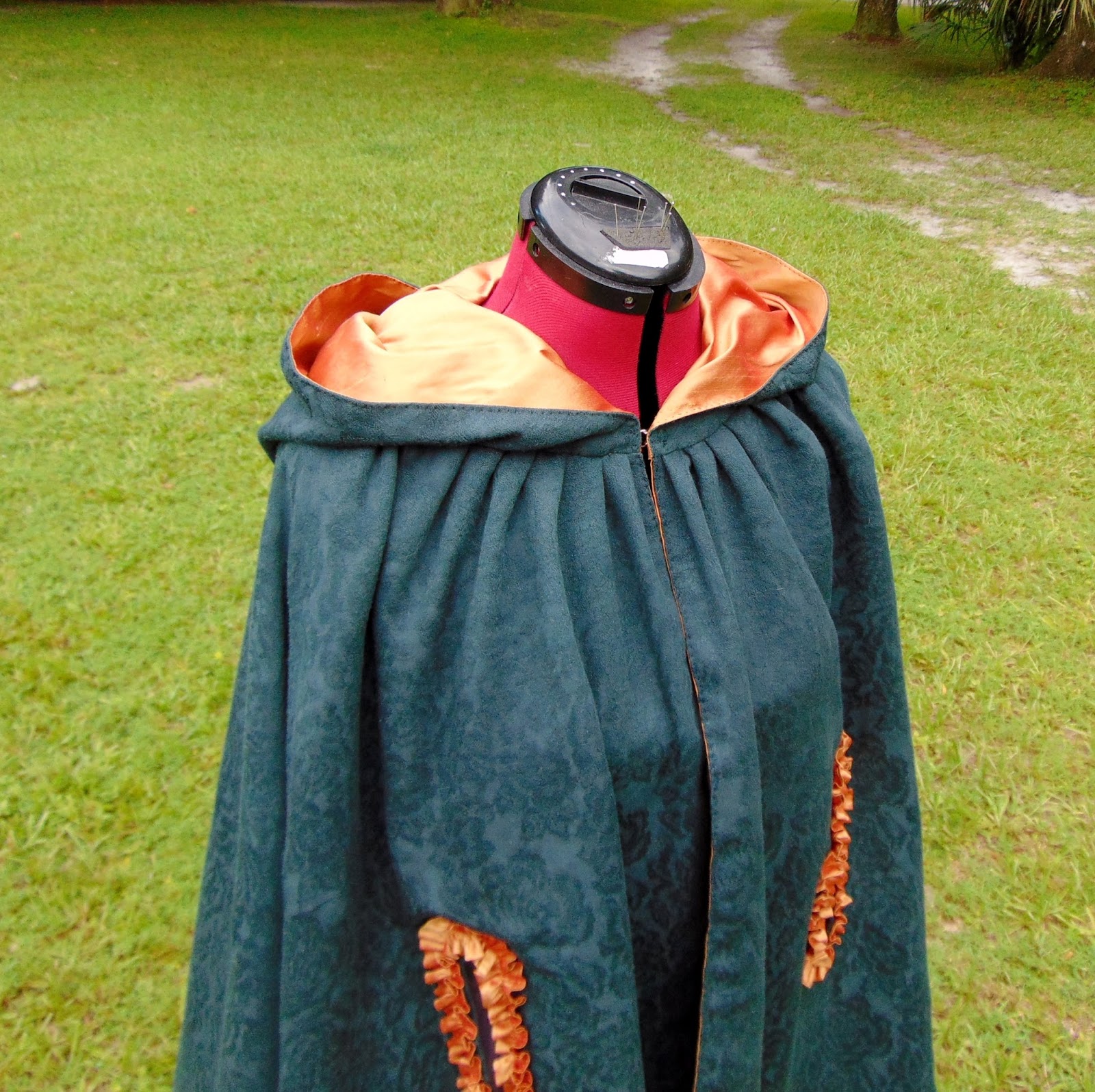The Antique Sewist: Making an 18th century cloak