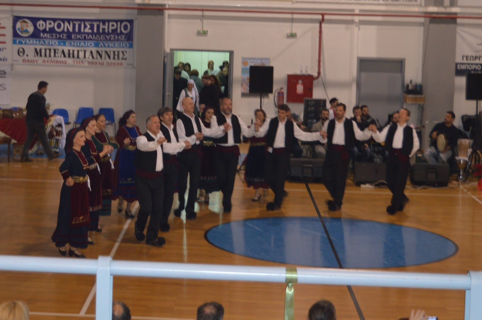 3ο ΧΡΙΣΤΟΥΓΕΝΝΙΑΤΙΚΟ ΦΕΣΤΙΒΑΛ ΠΑΡΑΔΟΣΙΑΚΩΝ ΧΟΡΩΝ ΣΤΟ ΒΑΘΥ ΑΥΛΙΔΑΣ ...