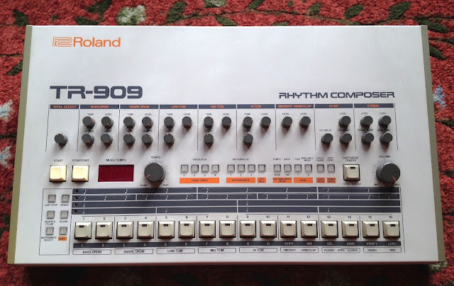 MATRIXSYNTH: VINTAGE ROLAND TR-909 DRUM MACHINE SN 392629