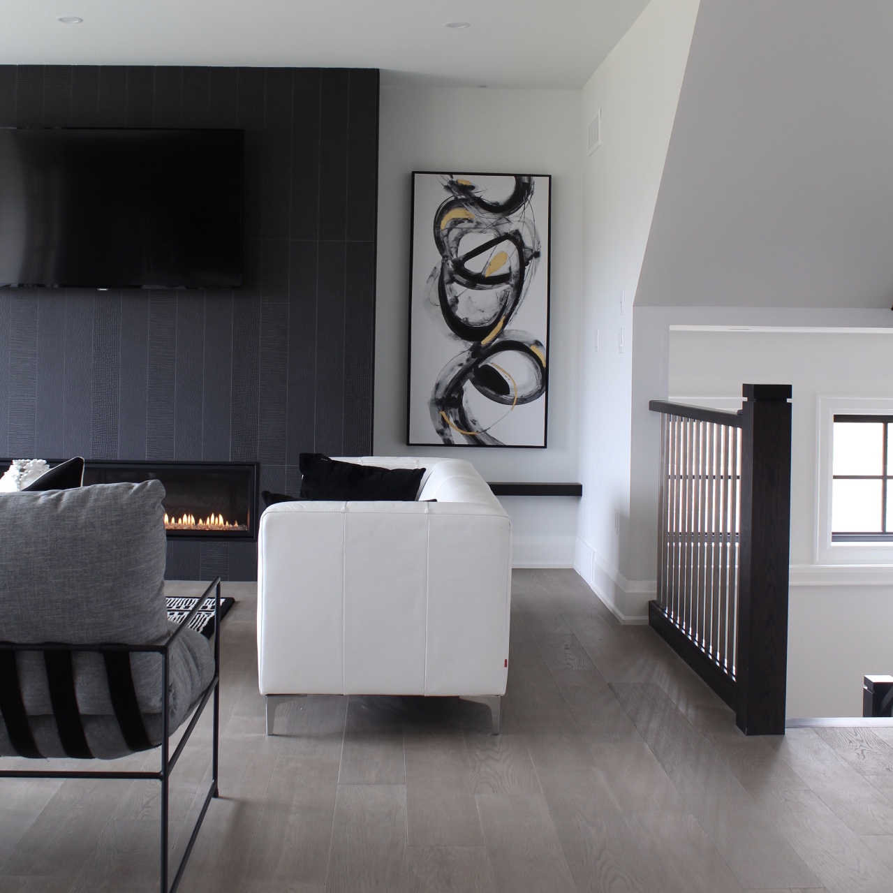Striking Black and White Interior Design Inspiration - Harlow & Thistle