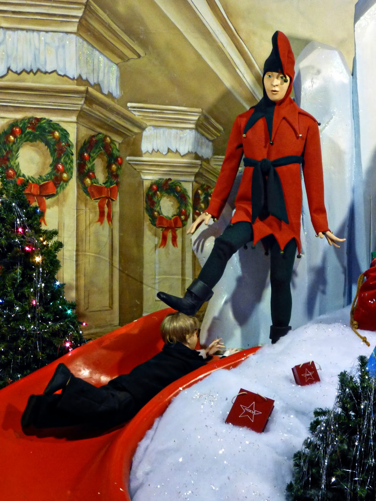 Theresa's Mixed Nuts: Visiting A Christmas Story Window Displays!