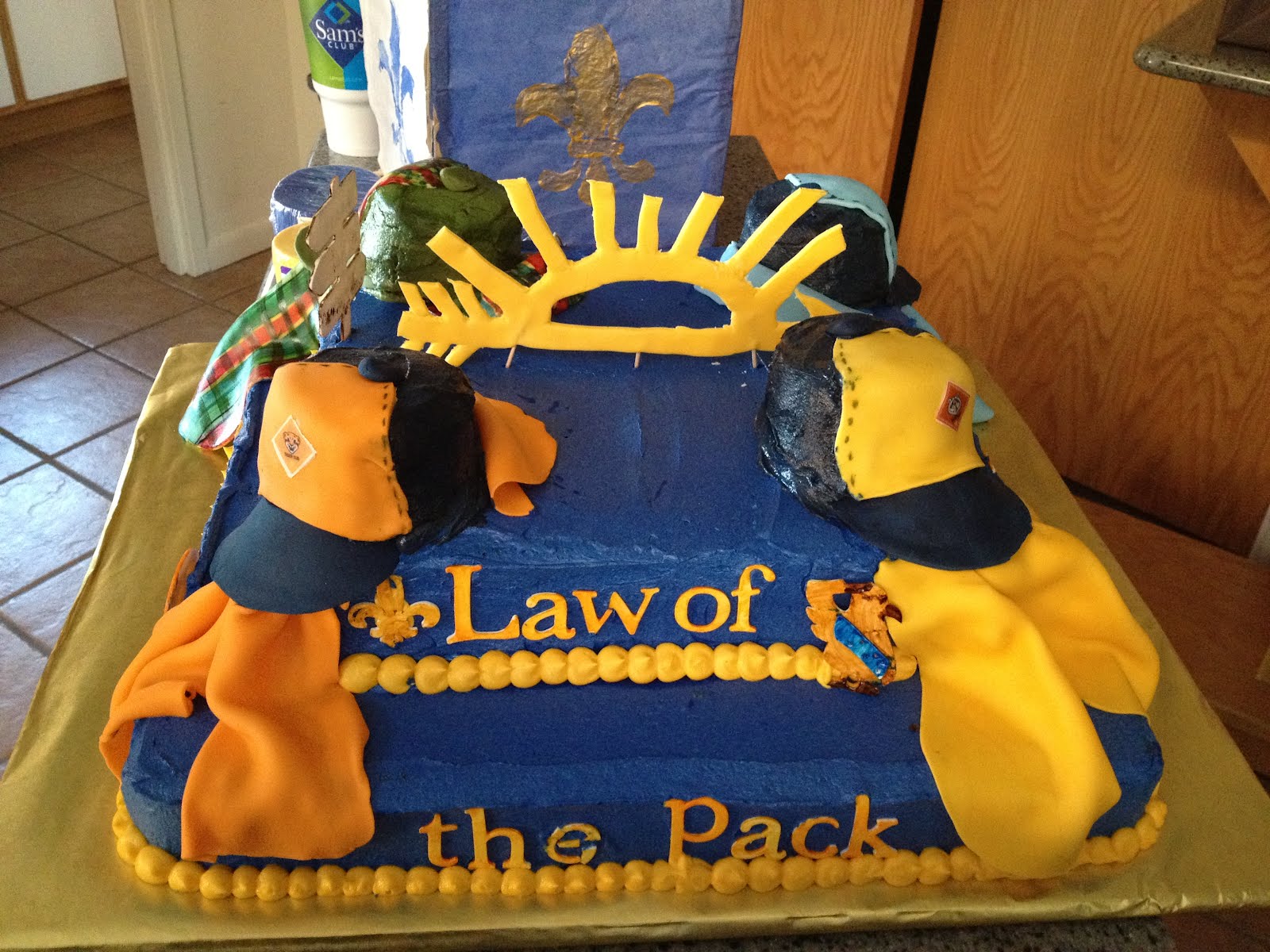 Dreaming in Buttercream: Cub Scout Blue and Gold Cake