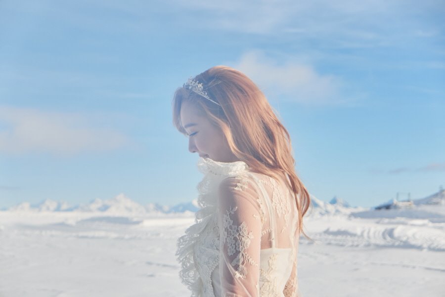 See the behind the scene pictures from Jessica's 'Wonderland' MV ...