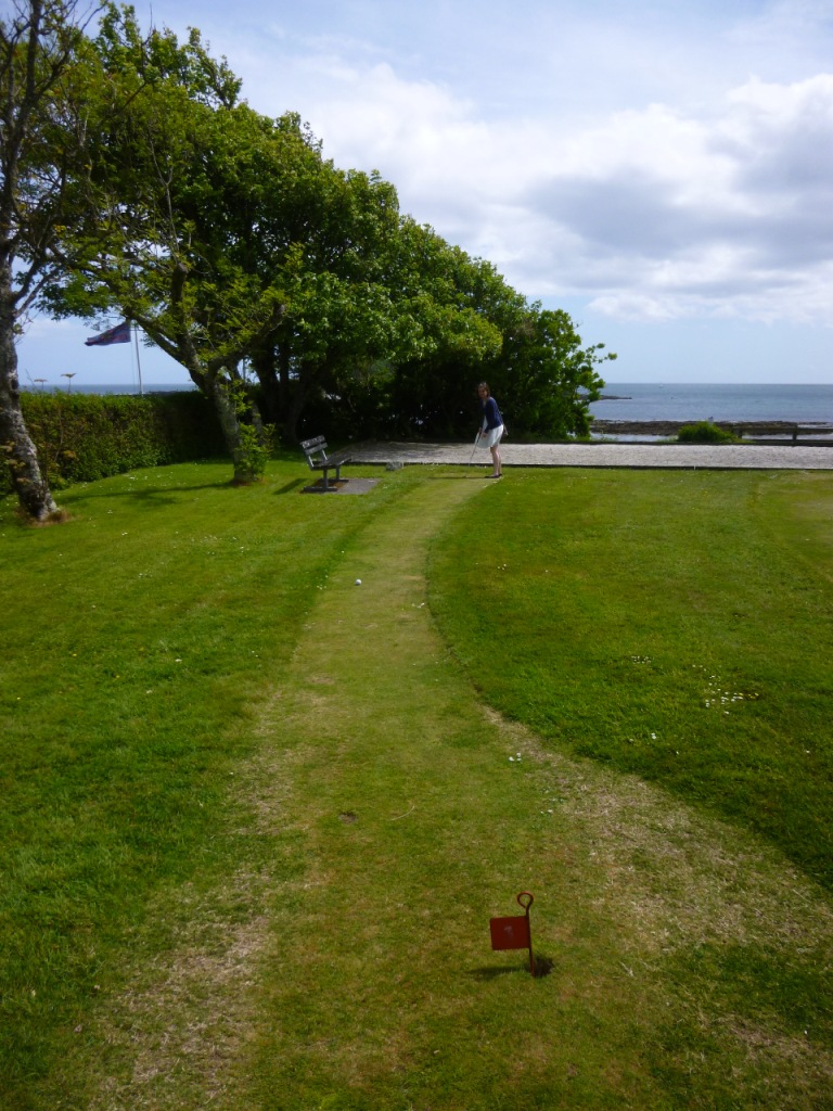 The Ham and Egger Files: Putting at Looe Bowling Club in Cornwall