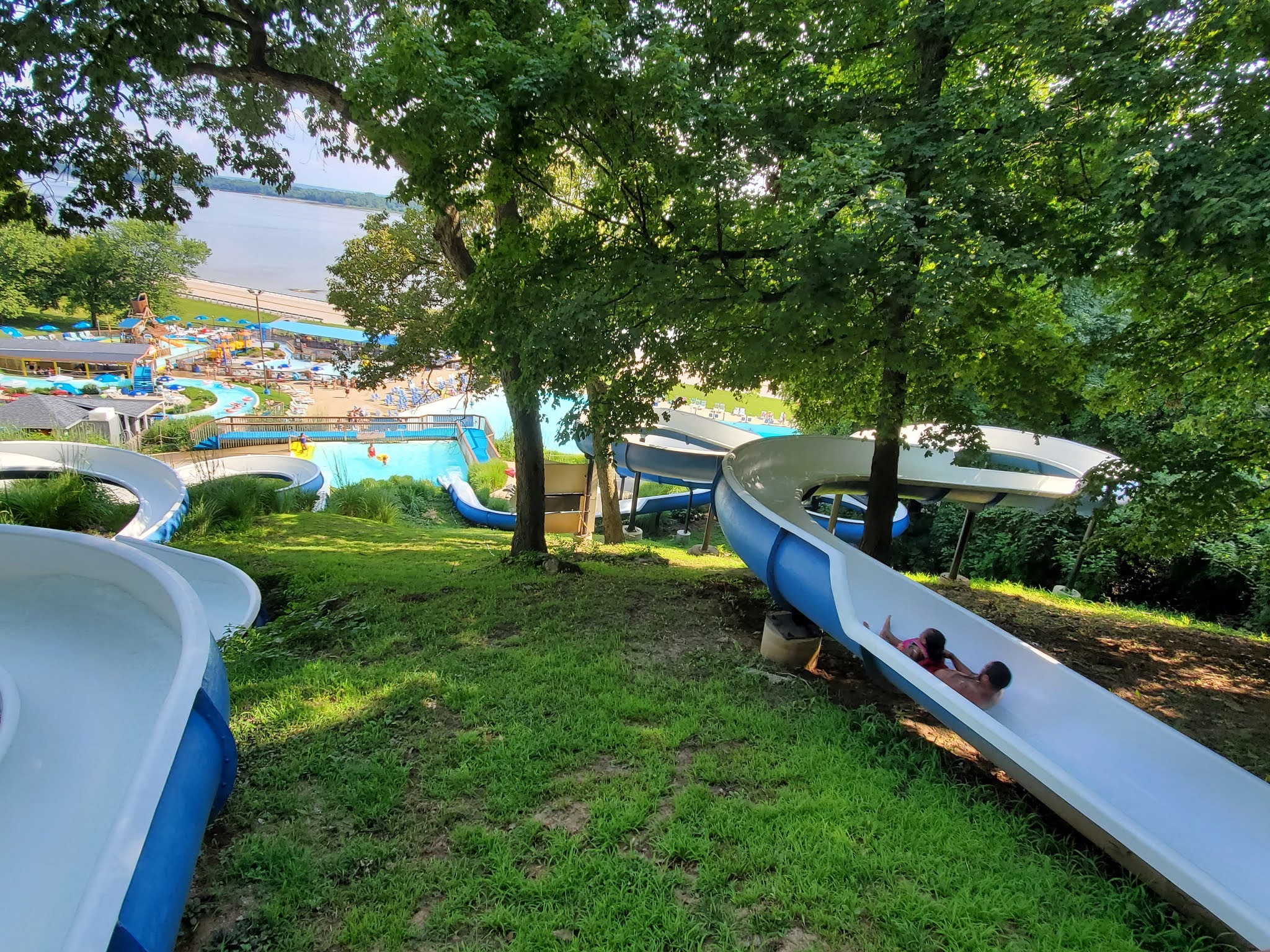 Play St. Louis: Raging Rivers Waterpark, Grafton
