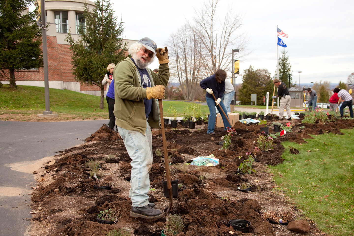middletowneye: SUSTAINABLE GARDEN SETS ROOTS AT MXCC