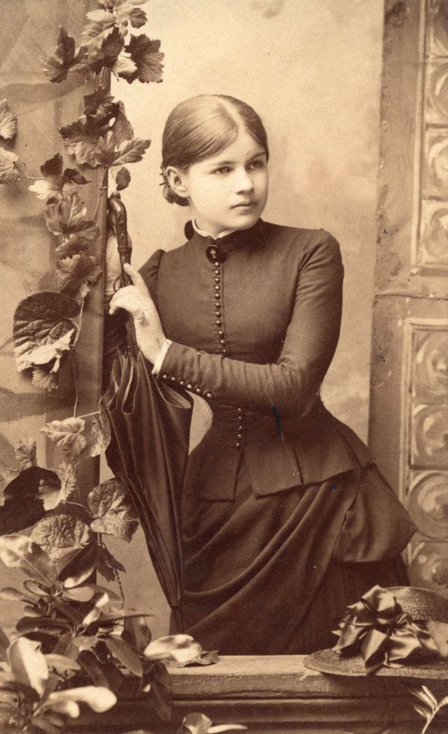 Vintage Photos of Victorian People Posing Next to the Windows ~ Vintage ...