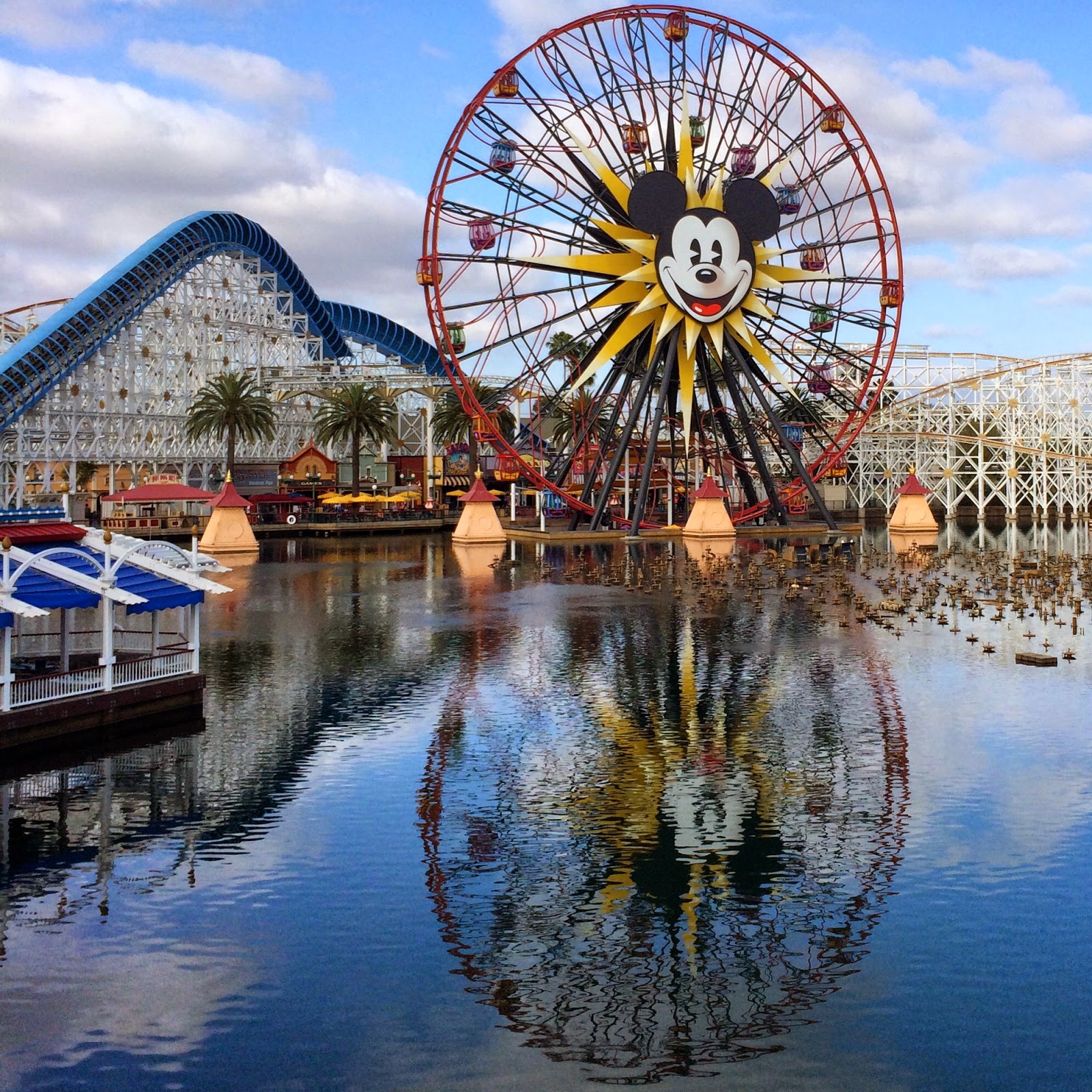 Disney Sisters: Photo Fun at Disney California Adventure and #DisneySMMoms