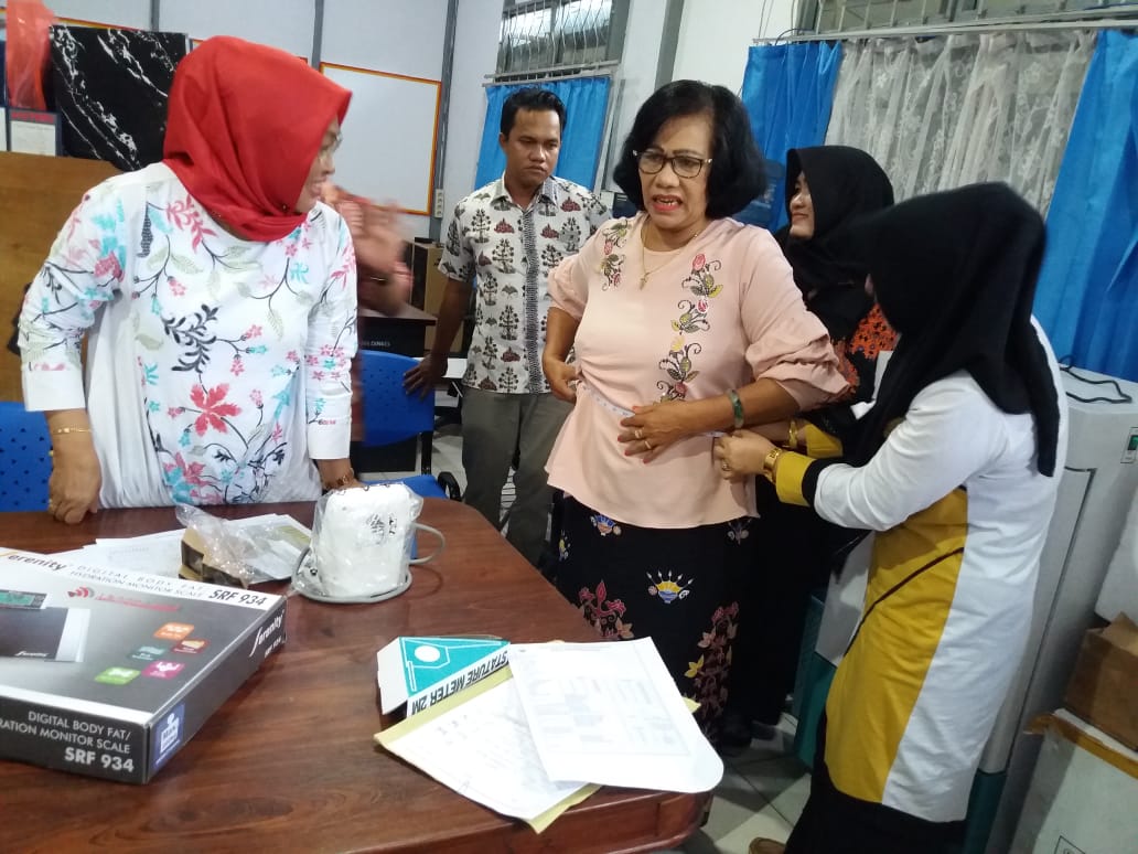 Anggota Persadia dilatih menggunakan Posbindu Kit