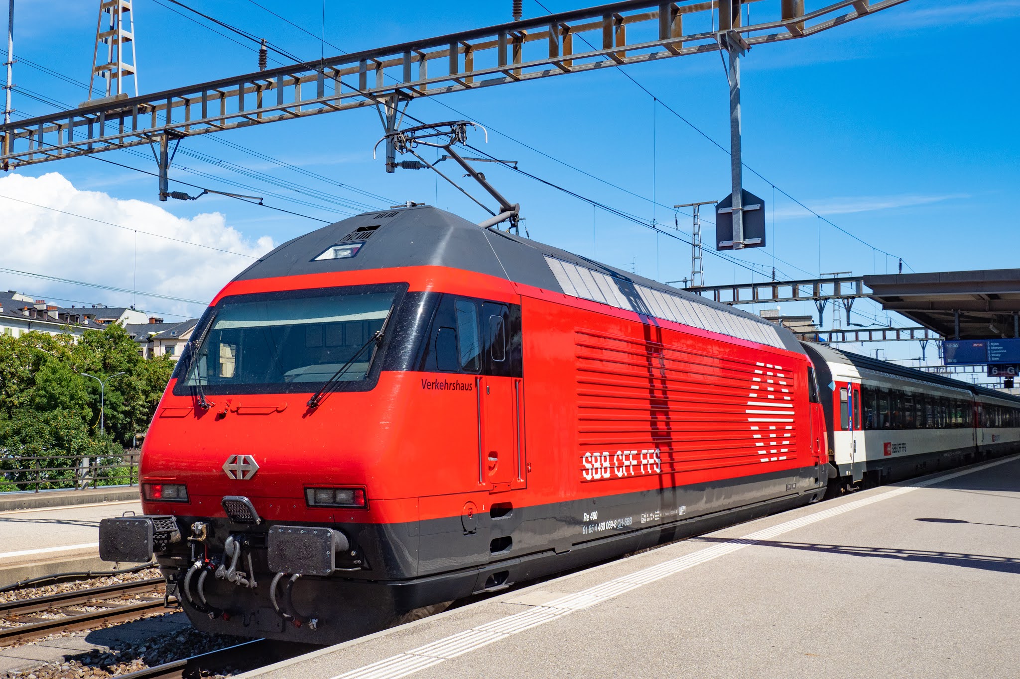 ÖFFENTLICHER VERKEHR: CFF Re 460 069-8 > Genève Cornavin