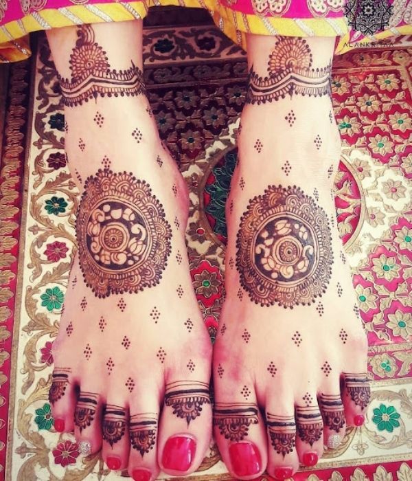 leg Mehndi Design Simple