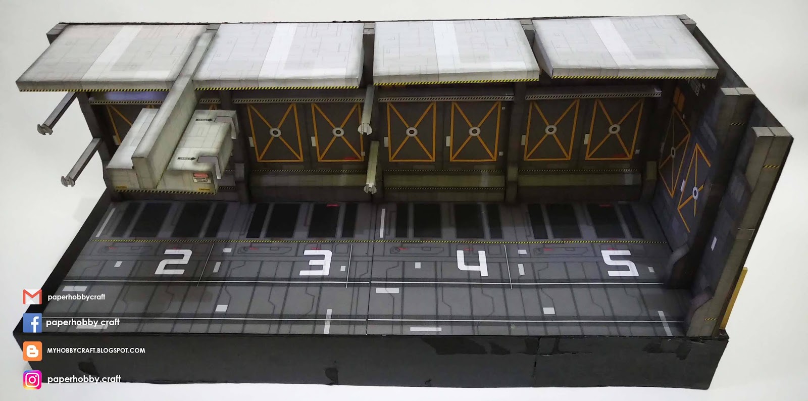 paperhobby: GUNDAM HANGAR 1:144 SCALE PAPERMODEL