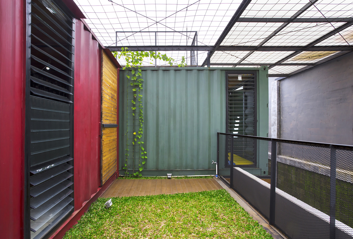 Shipping Container Homes & Buildings: 3 Bedroom Tropical Shipping ...