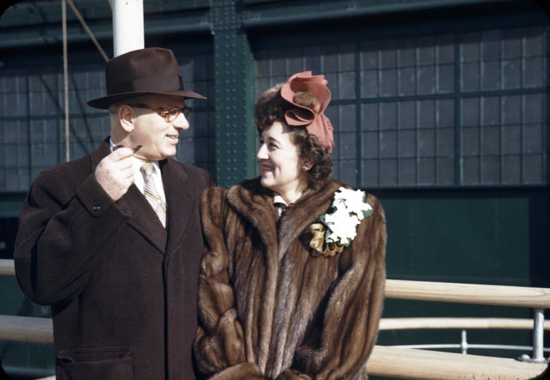 22 Rare Color Photos Capture Portraits of Couples From the 1940s ...