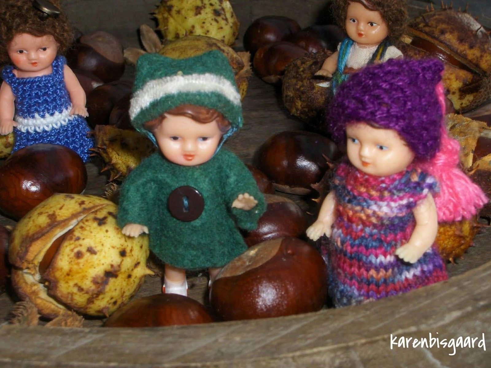 Karen`s Vintage Dolls Photography.: Ari dolls playing with chestnuts.
