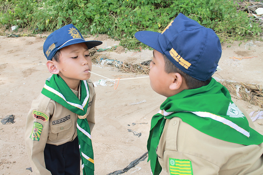 Kumpulan Foto Outbound di Pantai Kelapa Tuban 3 ~ MI MUHAMMADIYAH 03 DOUDO