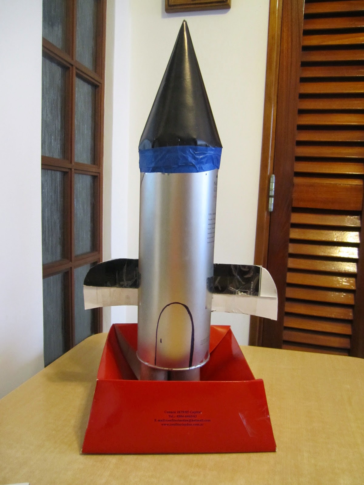 juguetes con materiales reciclados "abuirene" (y algo mas): Cohete I