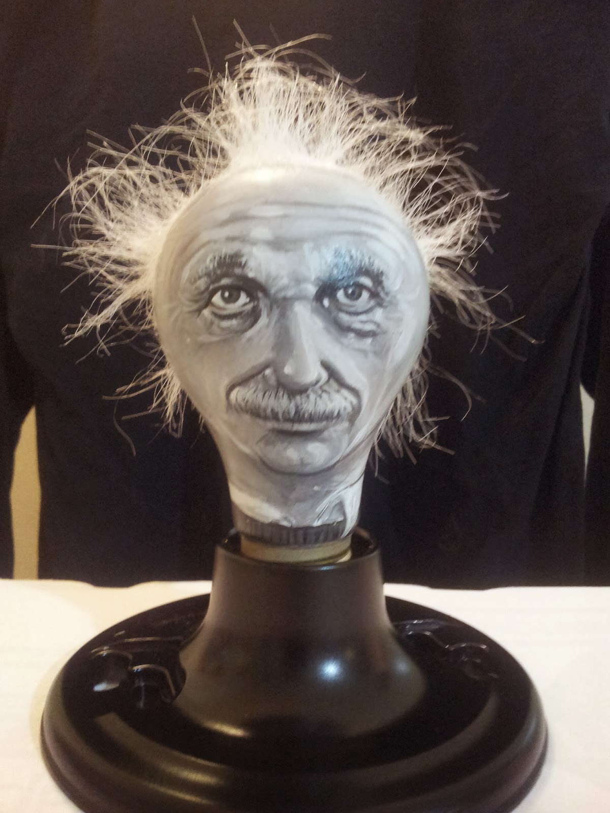 THE LIGHT BULB ART OF CHRIS MASON: ALBERT EINSTEIN E=Mc'bulB