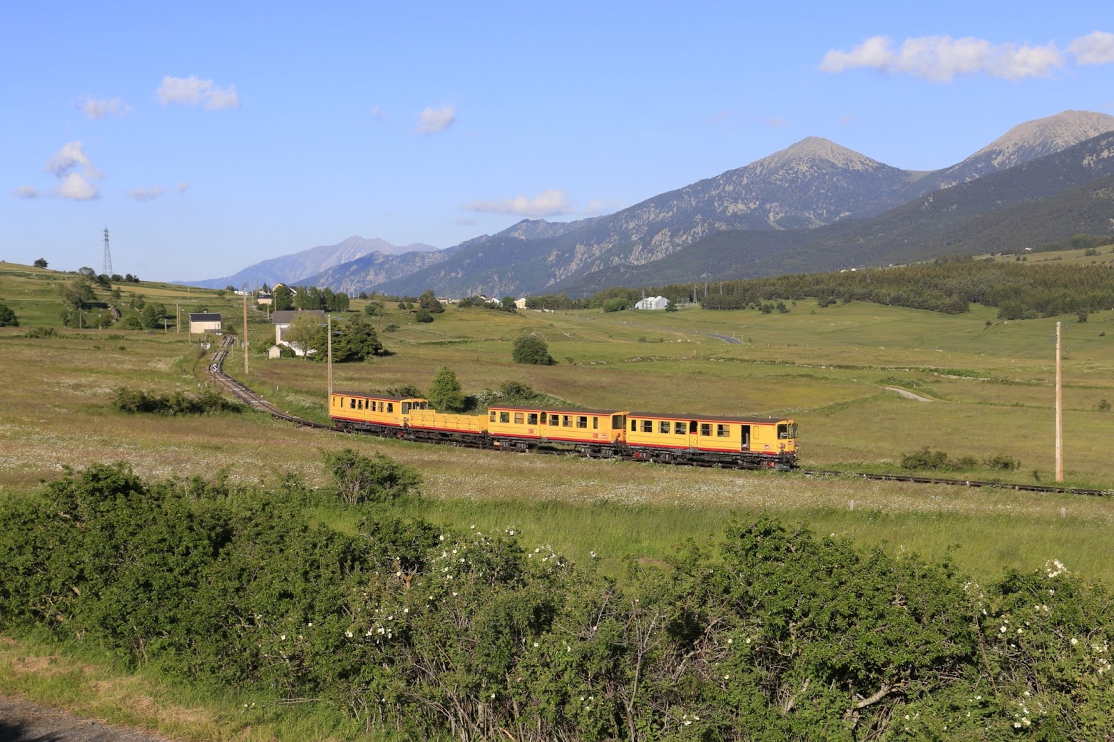 LA PASSION DU TRAIN: De la mer à la montagne et avec du Train Jaune ...