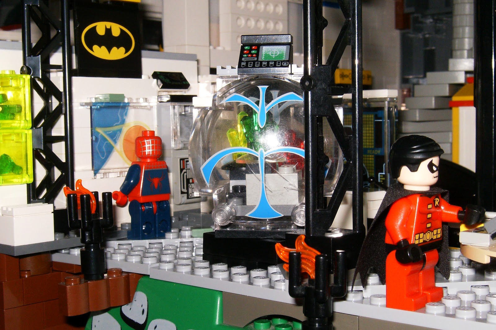LEGO Wayne Manor and the Batcave