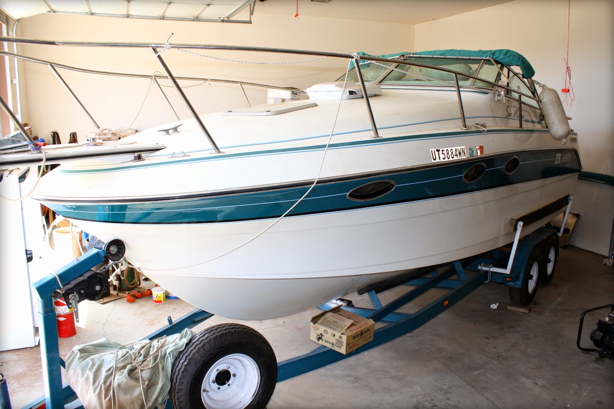 FOR SALE : 1990 25 Ft. Larson Boat San Marino Cuddy Cabin Stored INDOORS