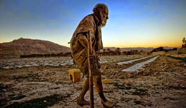 Did you ever seen man which didn't wash for 60 years?You must see this ...