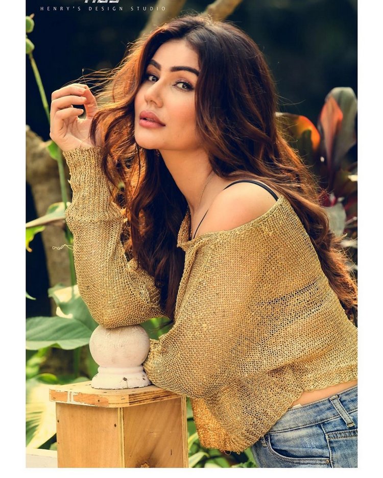 Kangna Sharma Latest Hot Photoshoot Stills