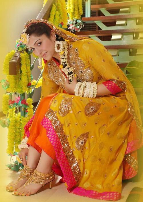 Ladies Fashion Fun: Bridal Girls heena Mehndi Dresses