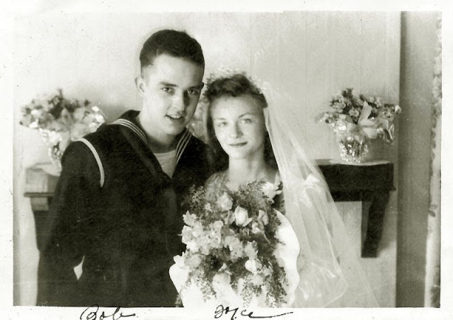 Wartime Marriage: Lovely Photos of WWII Soldiers With Their Brides ...