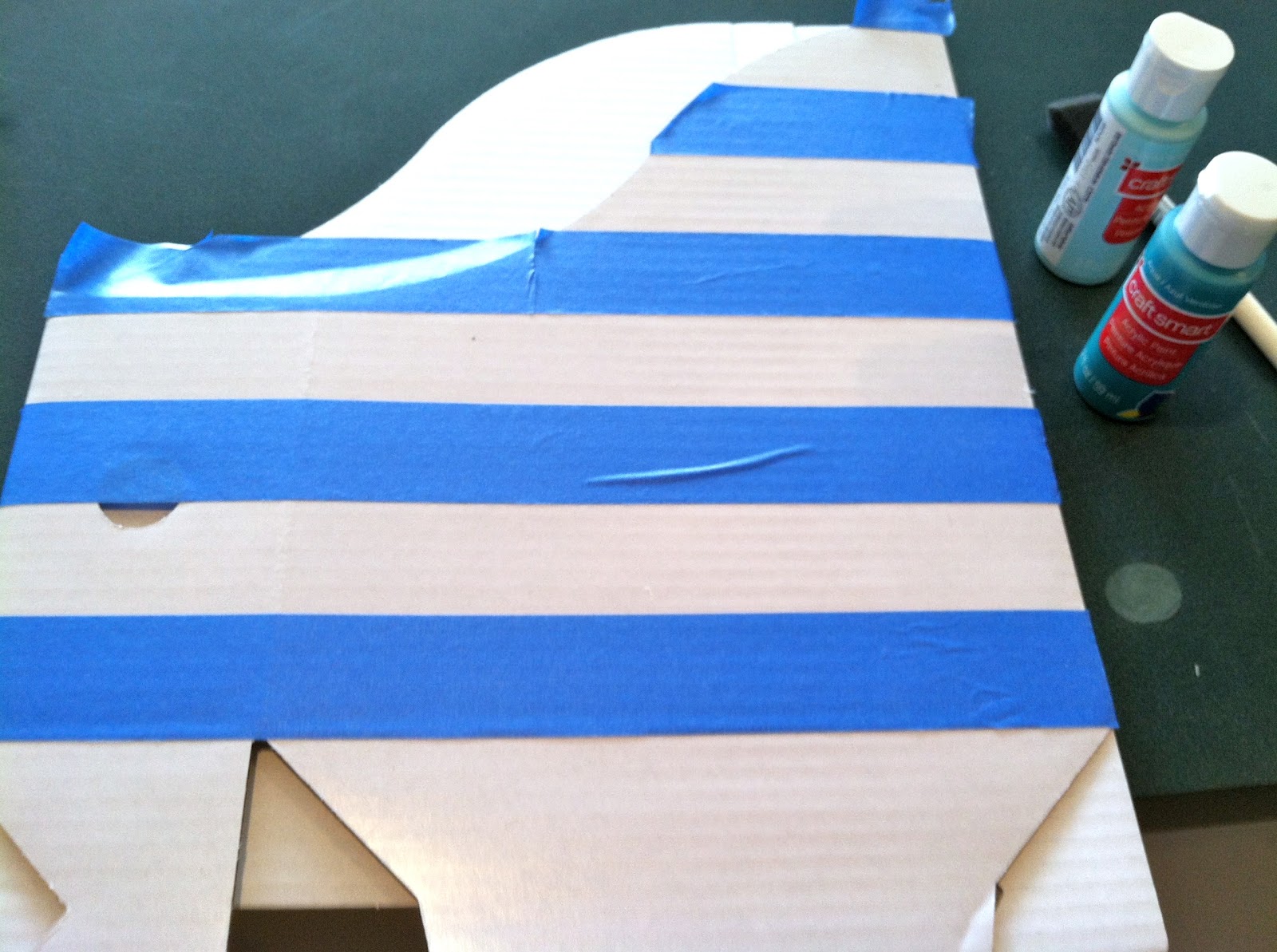 Delicious Spaces: DIY: Cheap Magazine Filer Makeover