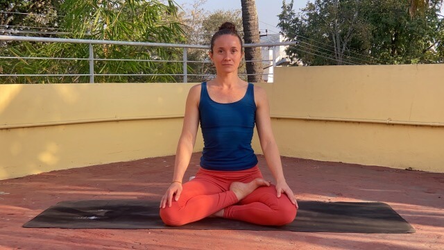 How to Sit for Meditation and Pranayama [with a Straight Back] | Path ...