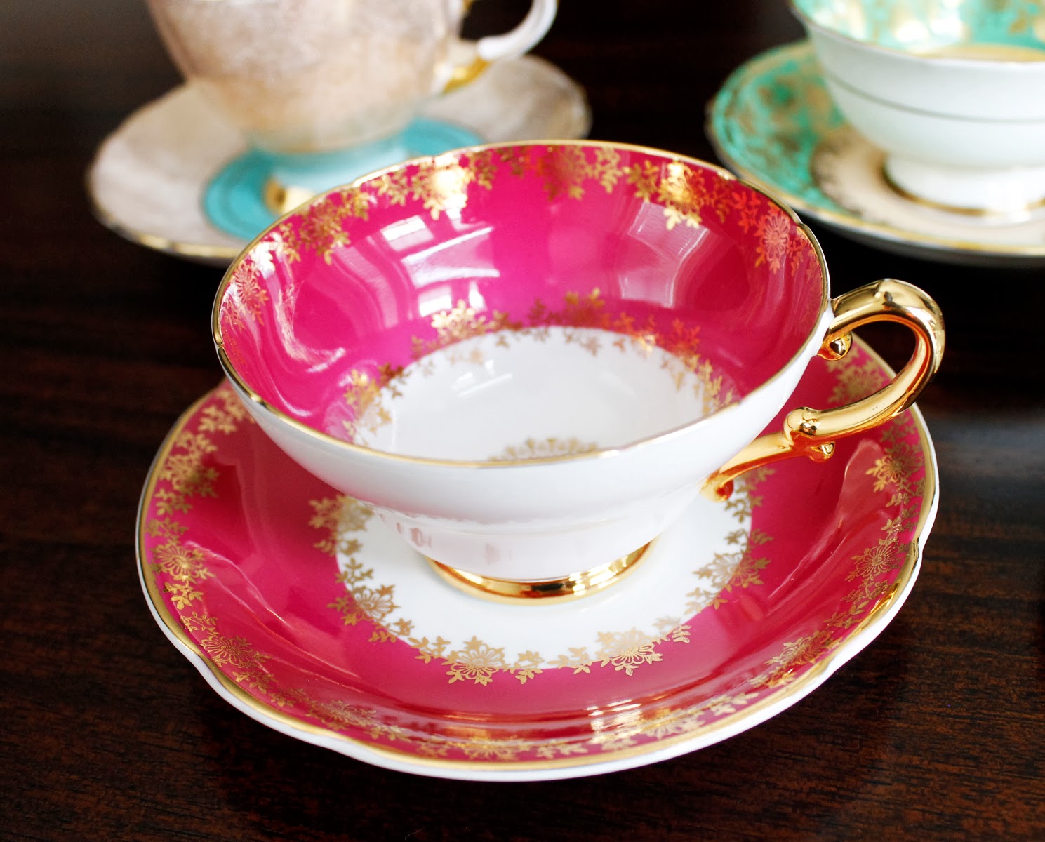 AM Dolce Vita: Vintage Teacup Collection